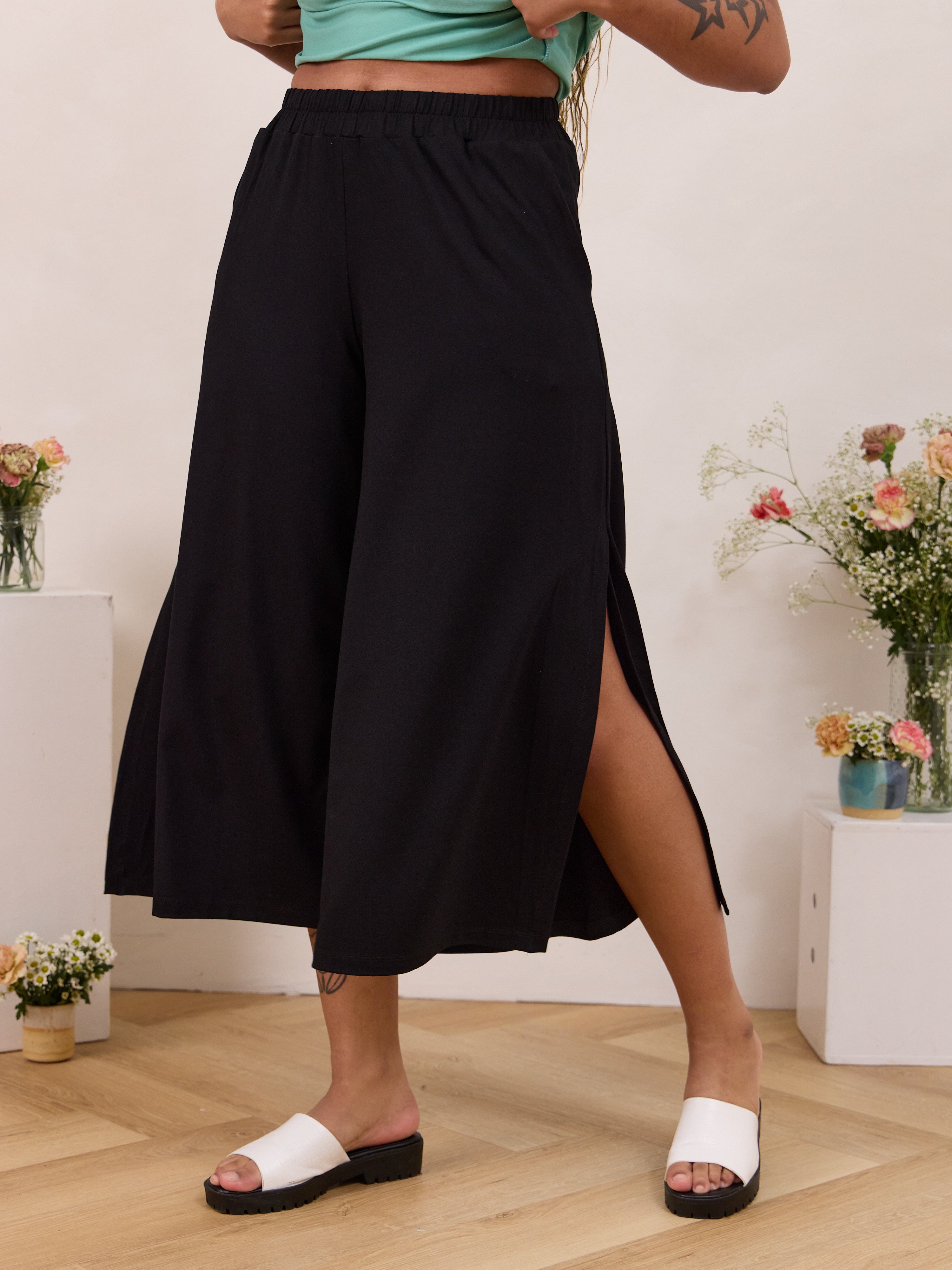 BLACK BAMBOO RAI CROP